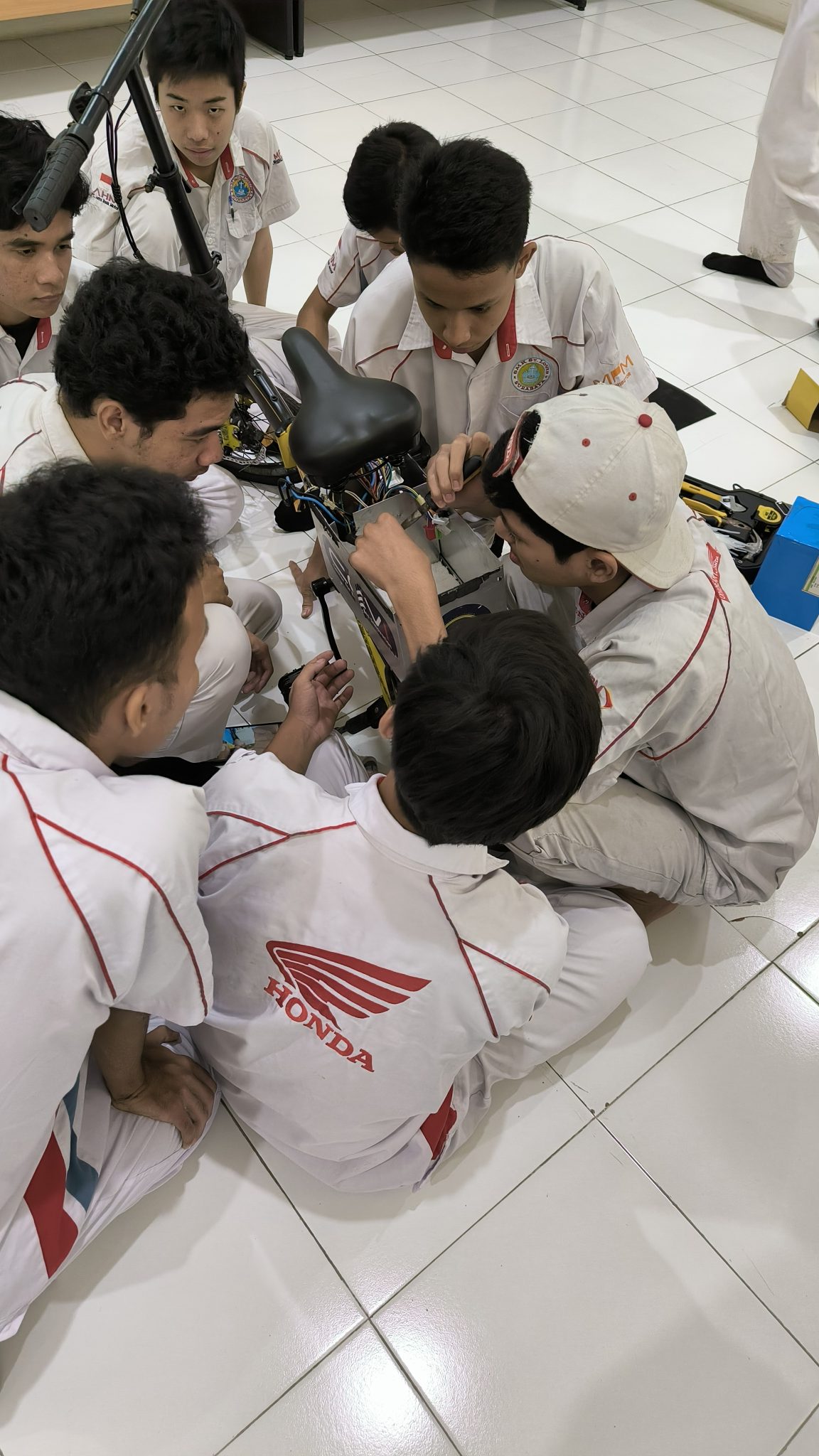 TMM Ubaya Adakan Workshop Konversi Sepeda Listrik untuk Siswa SMK St ...